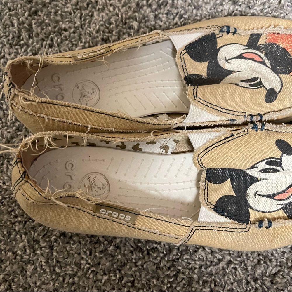 Crocs Disney Mickey Mouse Santa Cruz Slip On Loafer T… - Gem